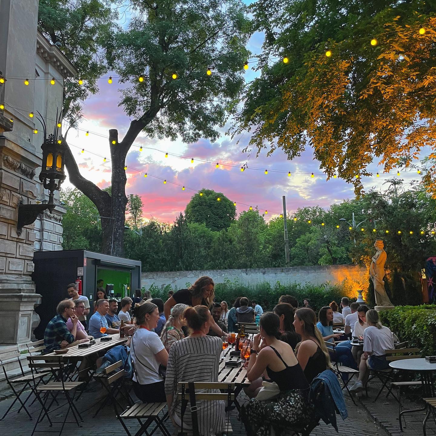 Grădina MONTEORU - Bucuresti - Rezervări online prin Bookingham