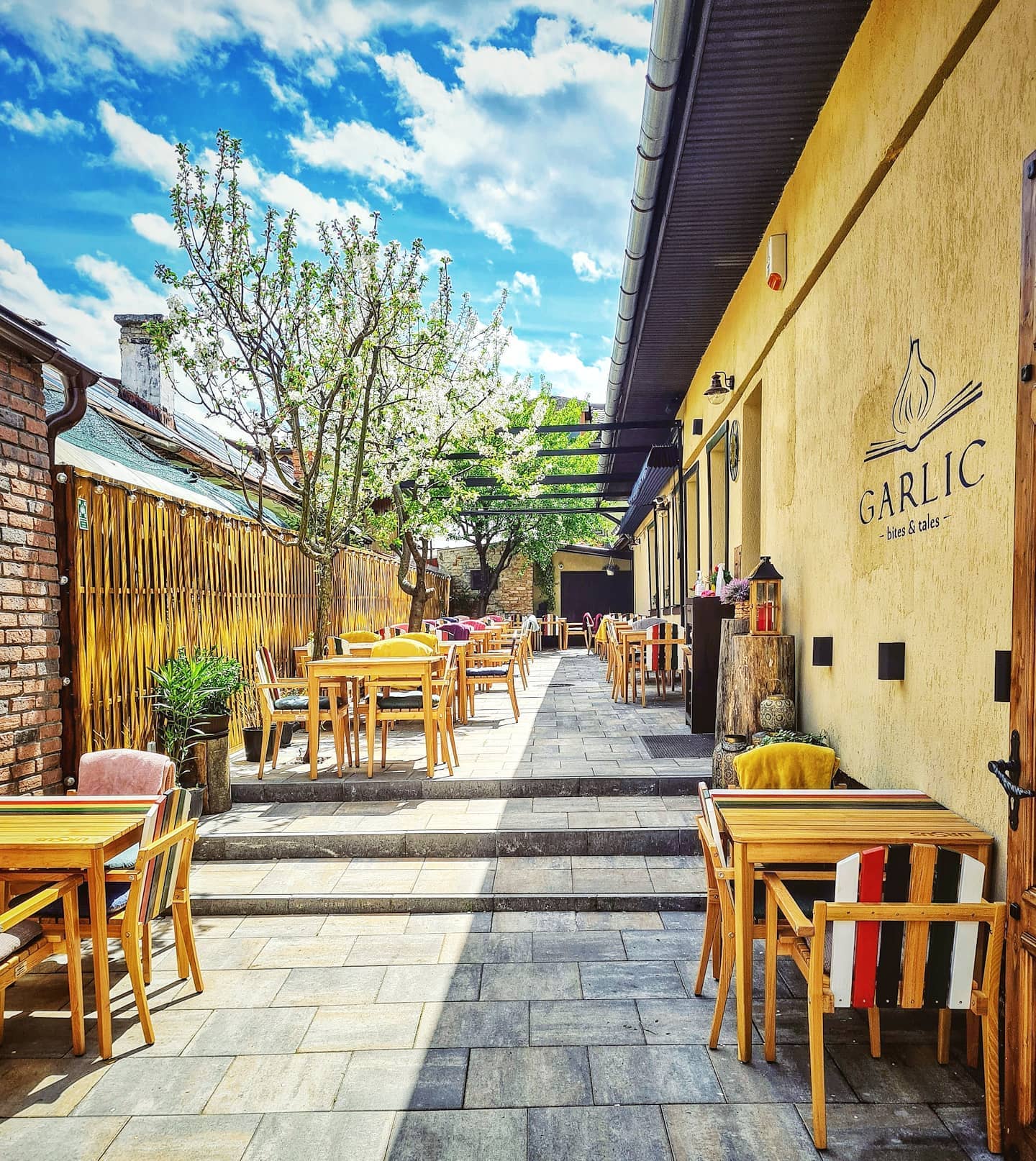 GARLIC - bites & tales - Cluj-Napoca - Rezervări online prin Bookingham